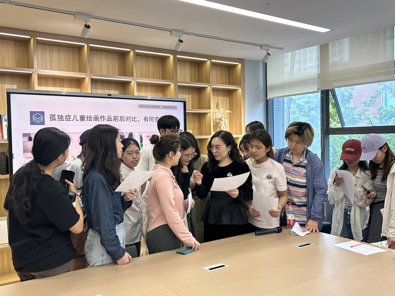 “艺术疗愈实践:在绘画中看见成长”美术学院艺术疗愈主题培训开展 华大青年传媒